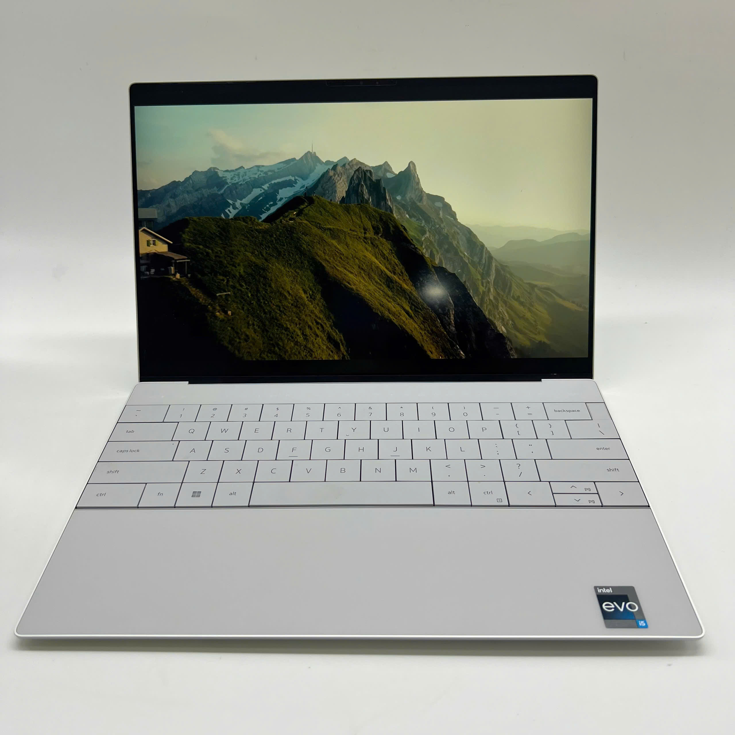 Dell XPS 9320 CPU: Core i7 -1260P RAM: 16GB SSD: 256GB Màn hình: 13.4 ...